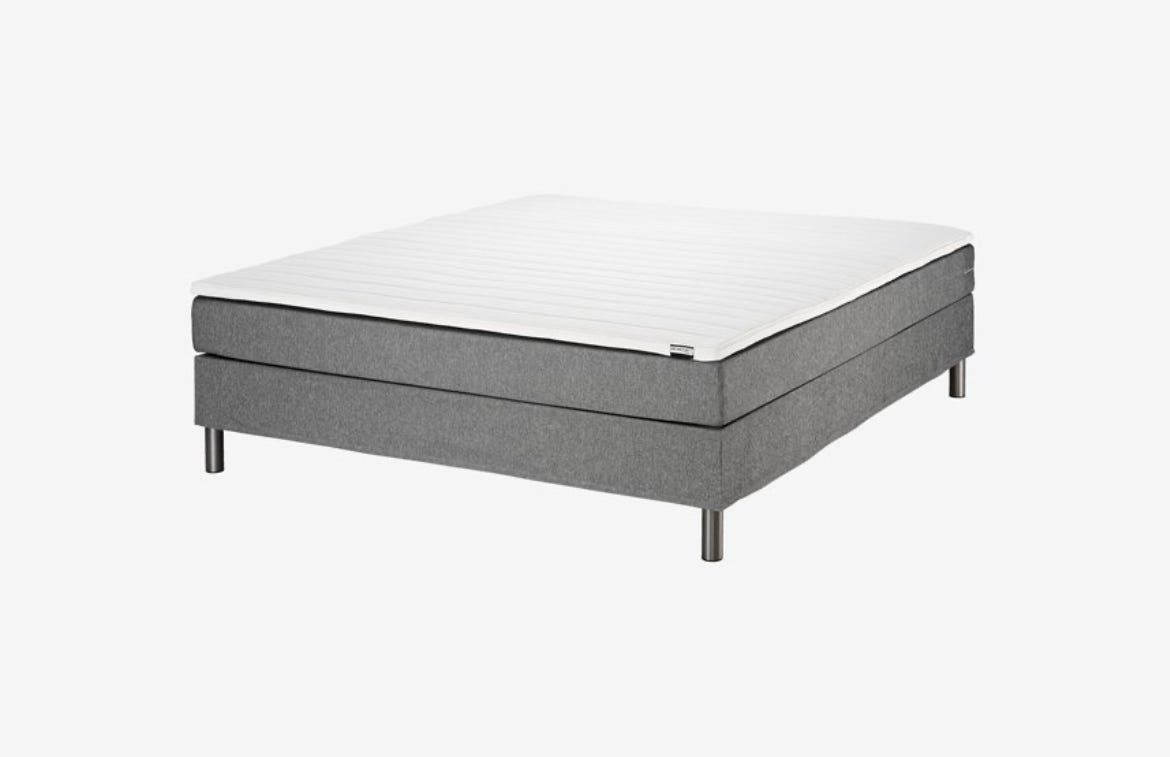 Seng 140x200 med overmadrass | FINN-torget