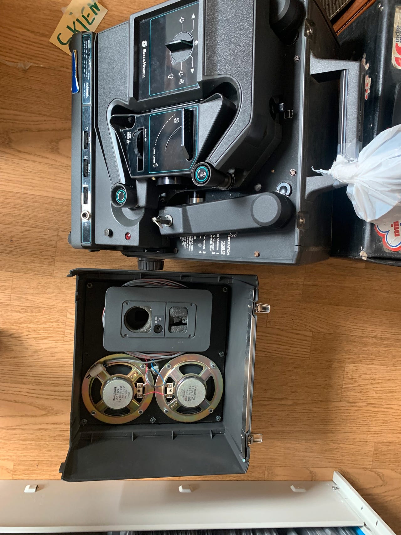 Bell&Howell 16mm Filmosound 1982 | FINN-torget