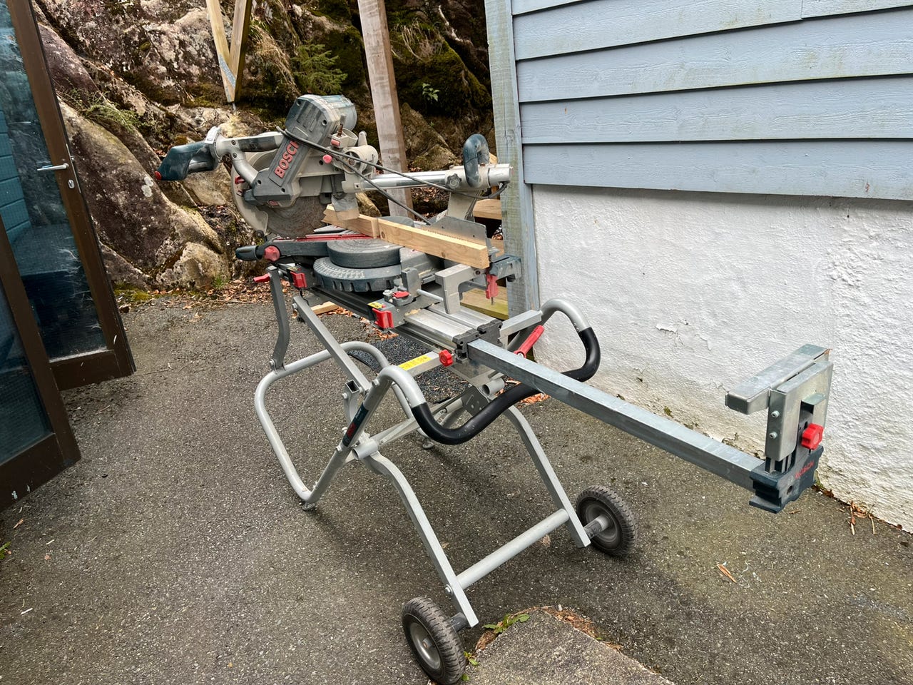 Bosch blå kappsag med GTA 2500W | FINN-torget