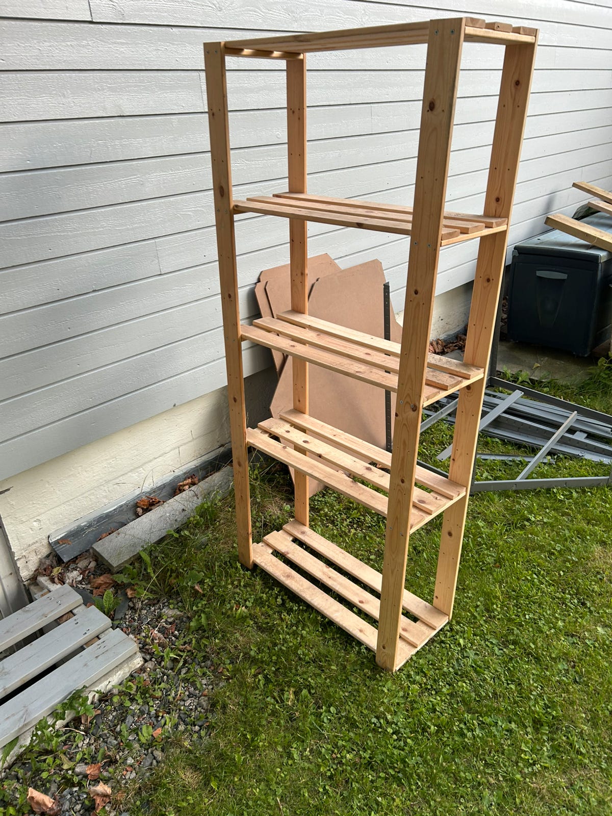 Enkel trehylle | FINN-torget