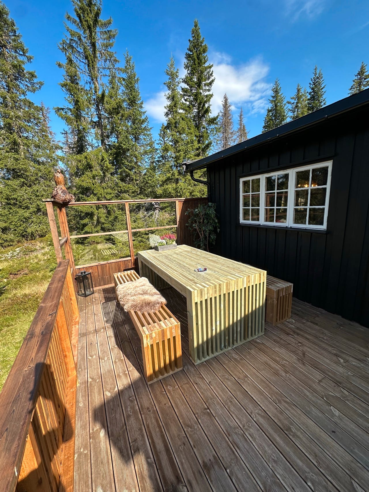 Eksklusivt håndlaget hagesett i heltre furu 🌲 | FINN-torget