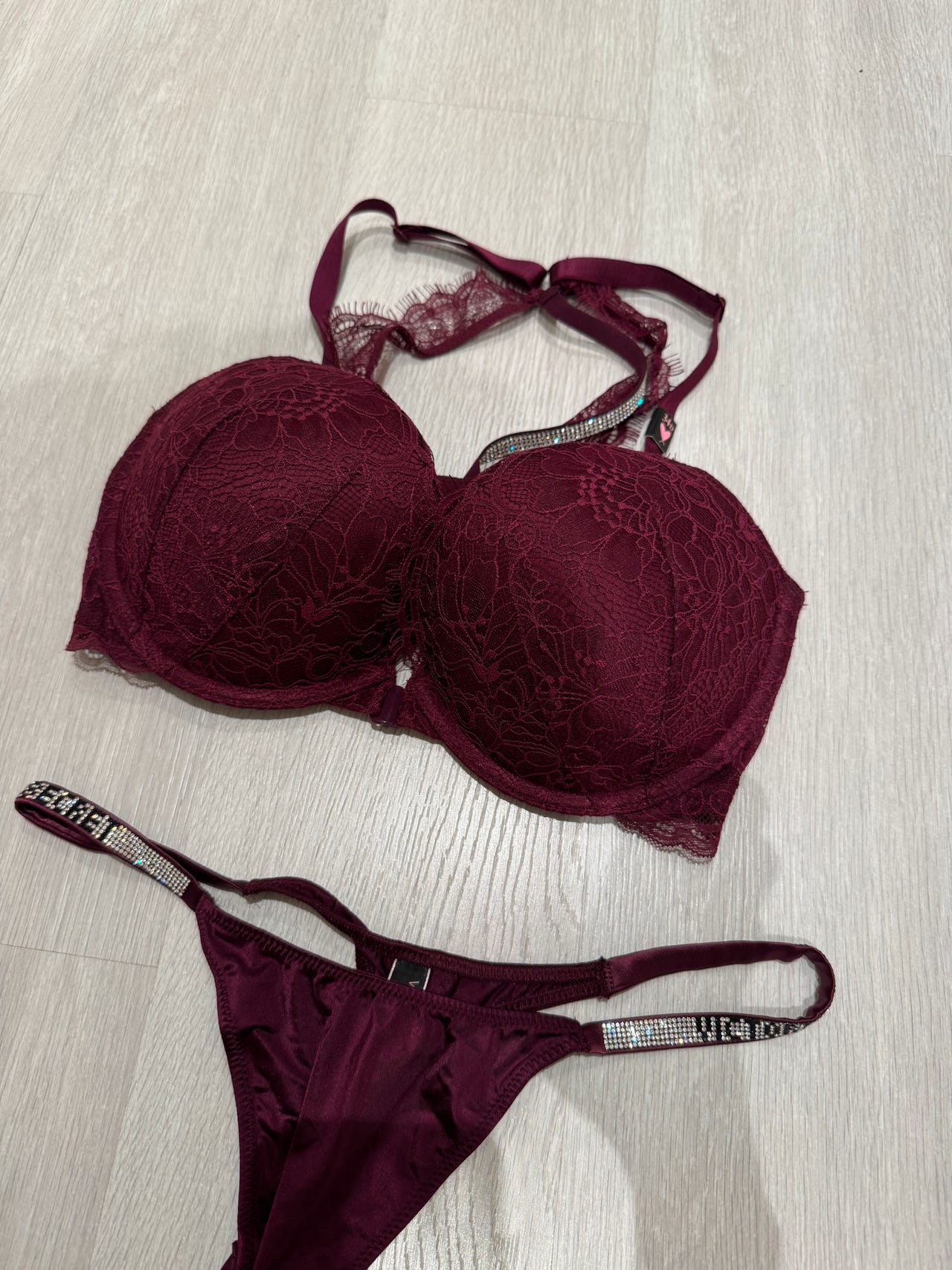 Victorias Secret BH / sett i str 34D / 75D | FINN-torget