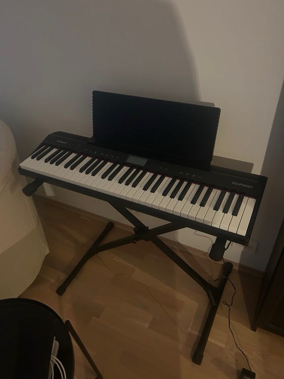 Keyboard med stativ | FINN-torget