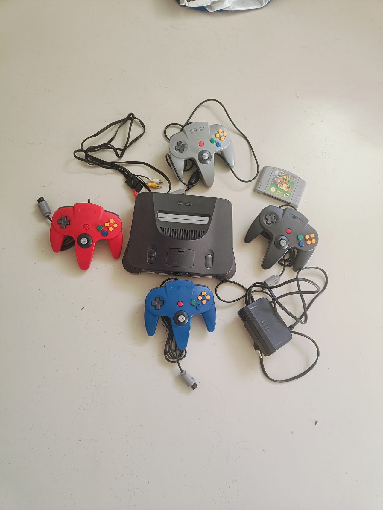 Nintendo 64 with 4 controllers and a Mario game. | FINN-torget