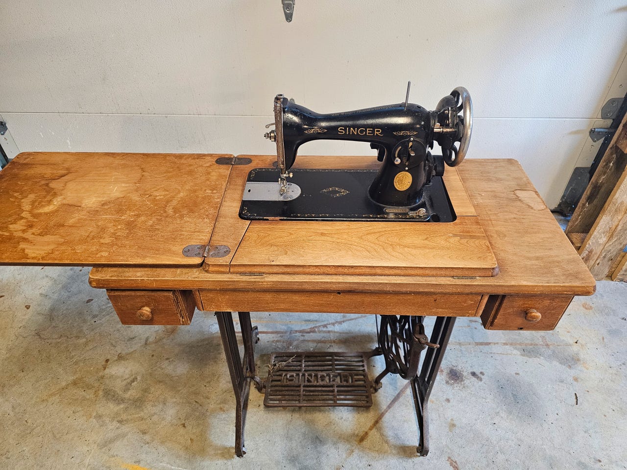 Singer symaskin med bord | FINN-torget