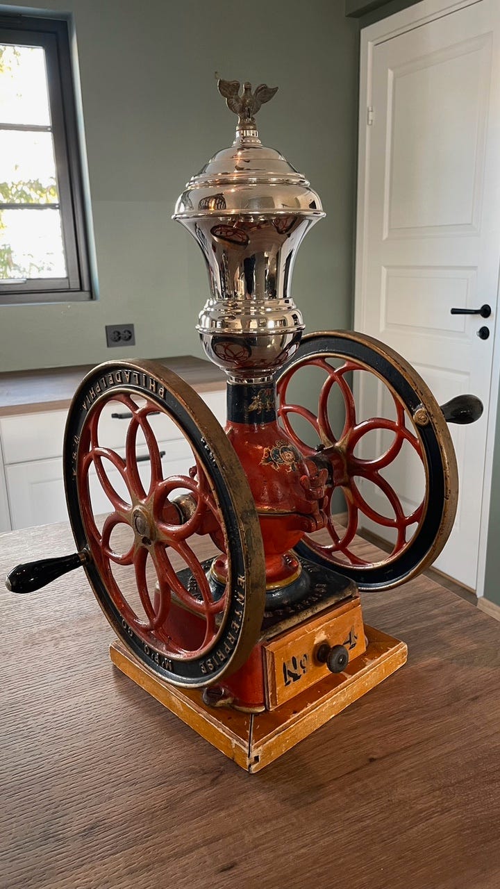 Flott antikk kaffekvern. Sjelden og meget godt velholdt. | FINN-torget