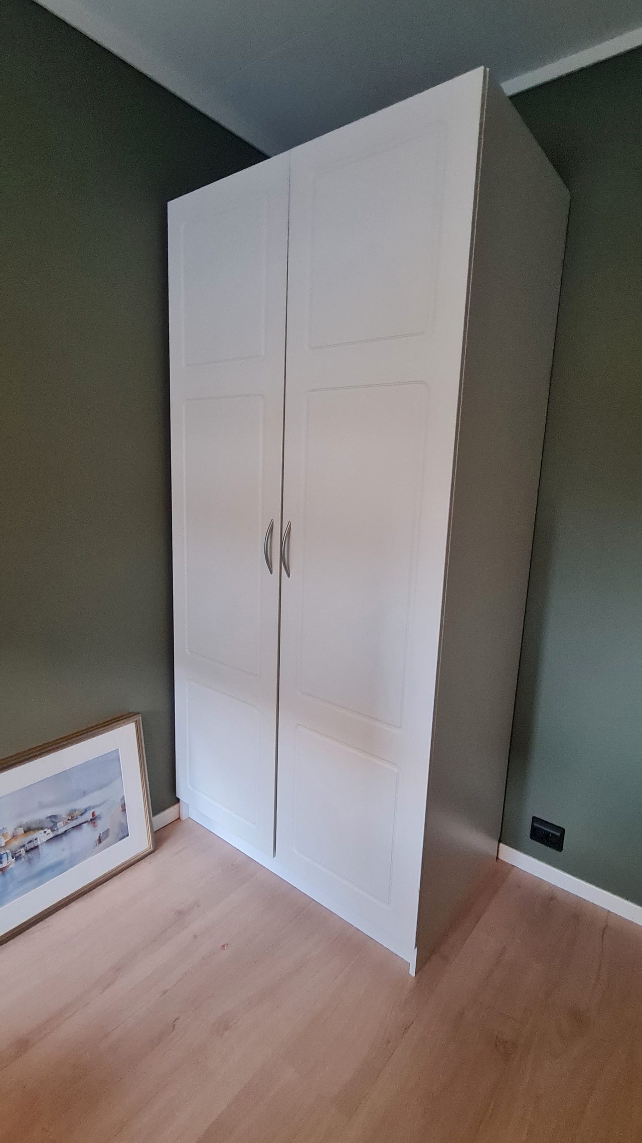 Hvit garderobeskap | FINN-torget