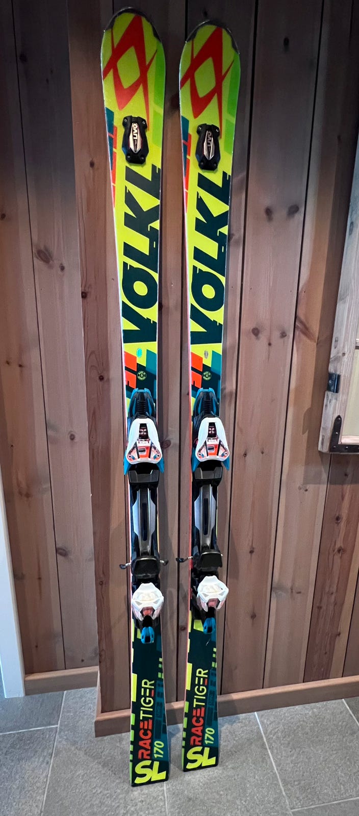VÖLKL Racetiger SL med Marker rMotion | FINN-torget