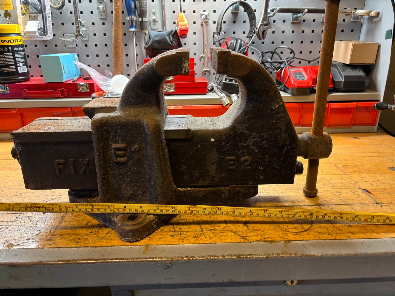 SKRUSTIKKE. Et beist fra et skipsverft | FINN-torget