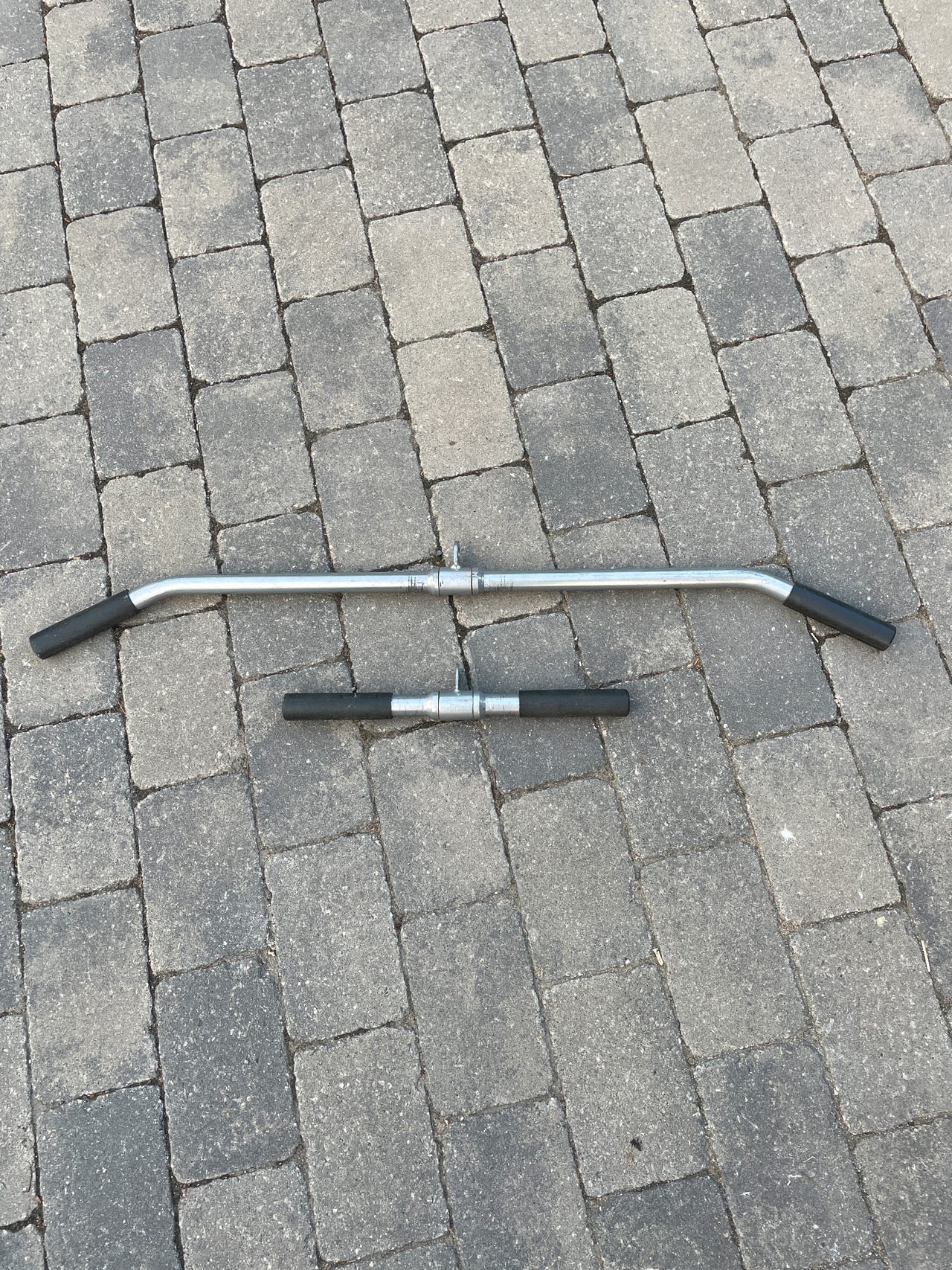 Nedtrekk og triseps / biseps stang selges | FINN-torget