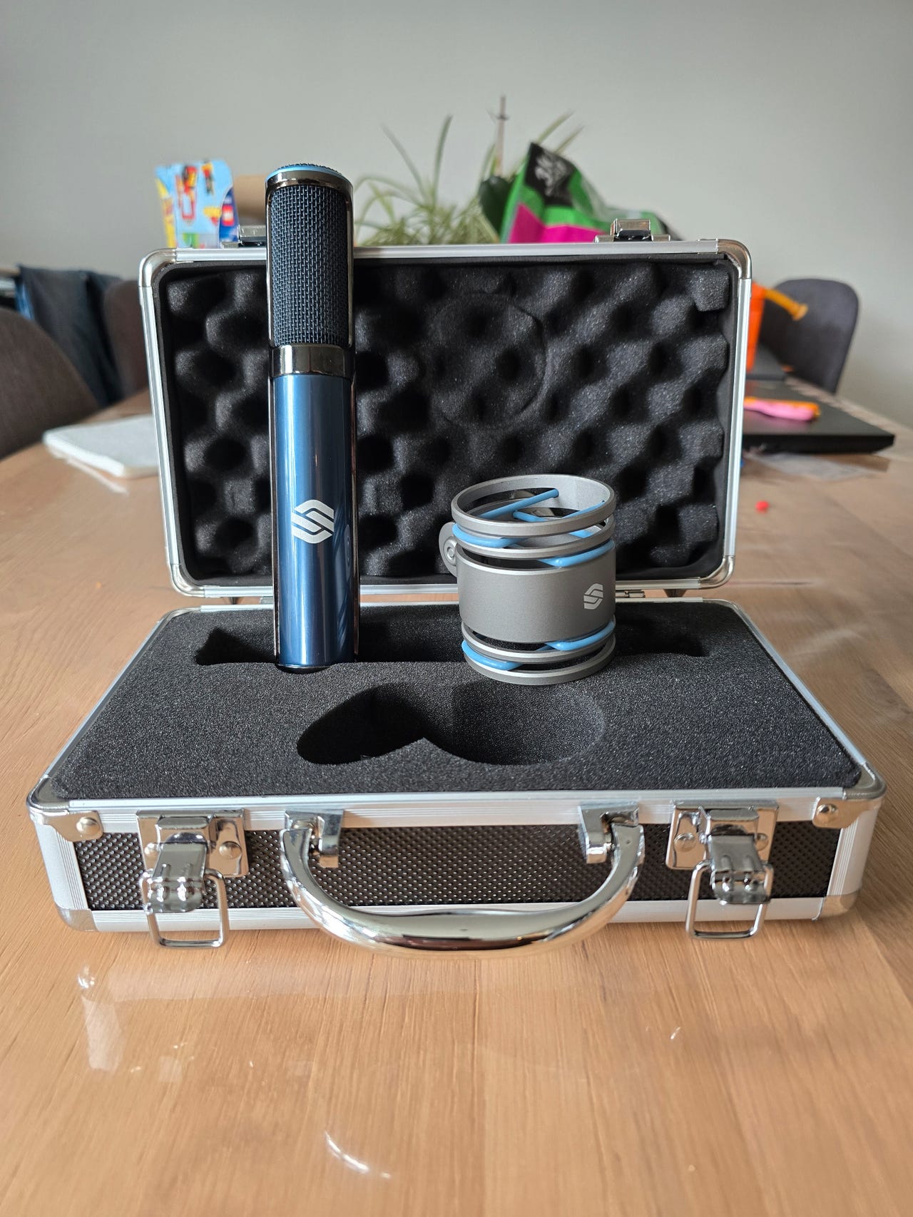 Sterling ST170 Active Ribbon Microphone | FINN-torget
