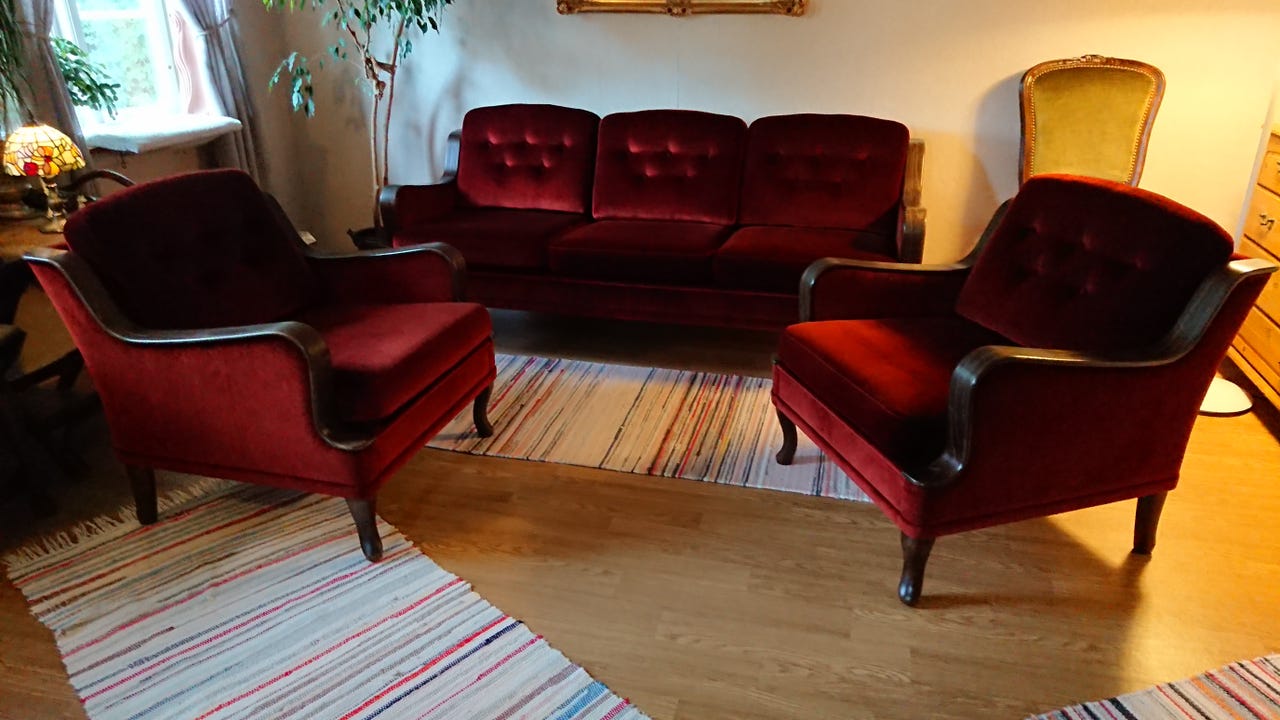 Sittegruppe, sofa, 2 stoler. Gi bud. Må hentes. | FINN-torget