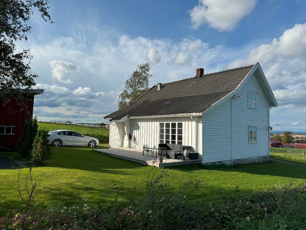 Enebolig på gårdsbruk med kort vei til Lena | FINN eiendom