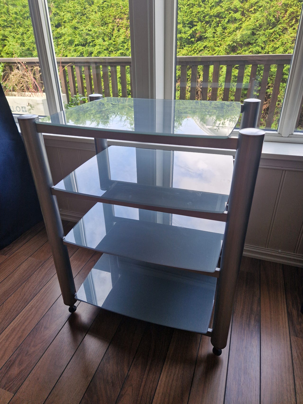 Soundstyle hi-fi rack | FINN-torget