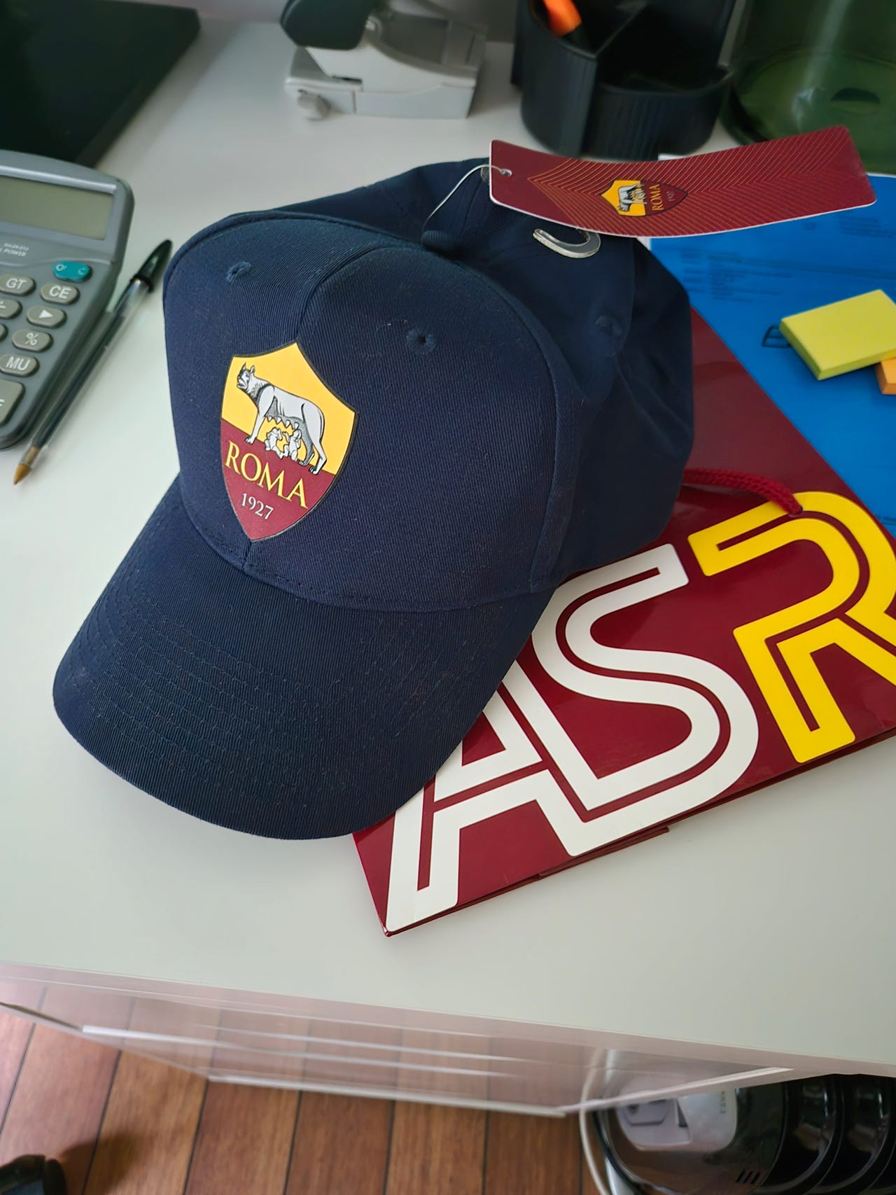 AS Roma caps med boutique-pose. | FINN-torget