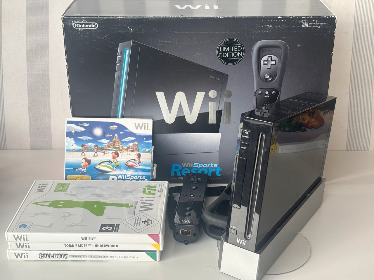 Limited Edition Wii med boks + 4 spill | FINN-torget