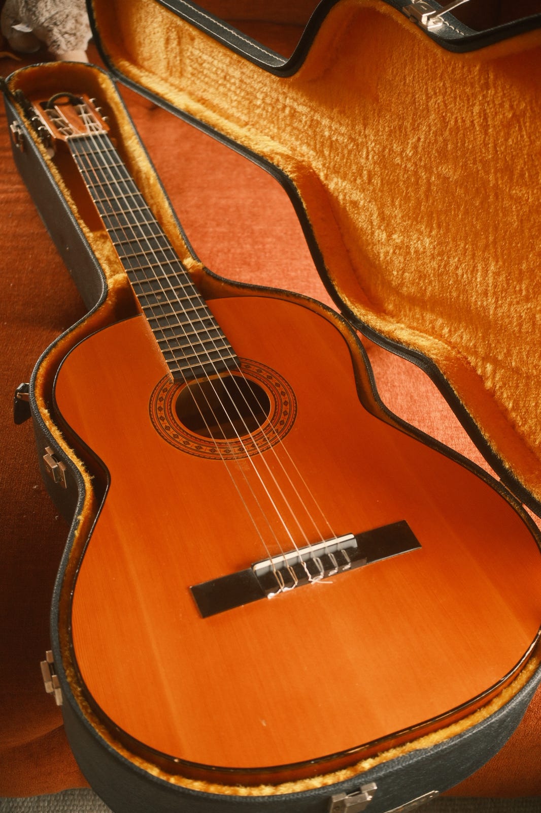 Klassisk gitar – Ritmo No. 200 med kasse | FINN-torget