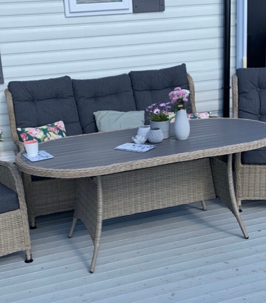 Rotting sofa og bord | FINN-torget