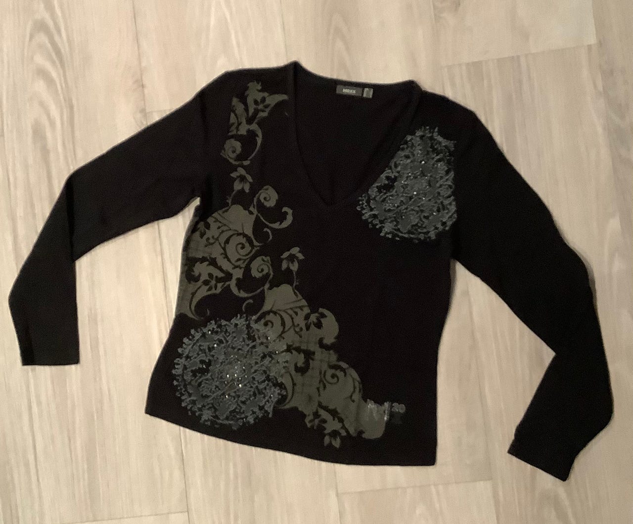 Sort topp m/v-hals fra Mexx i bomull. Str L | FINN-torget