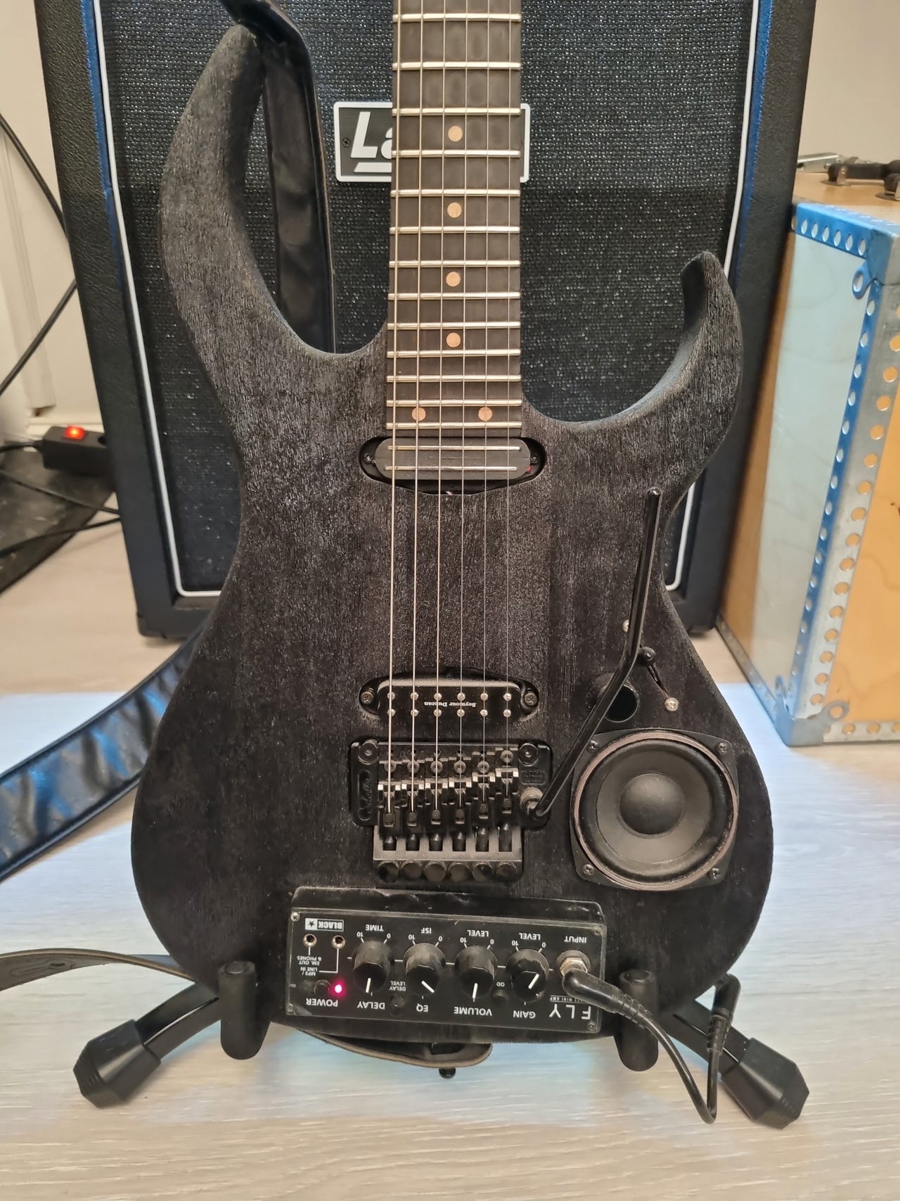 Håndbygget "Balkong gitar" | FINN-torget