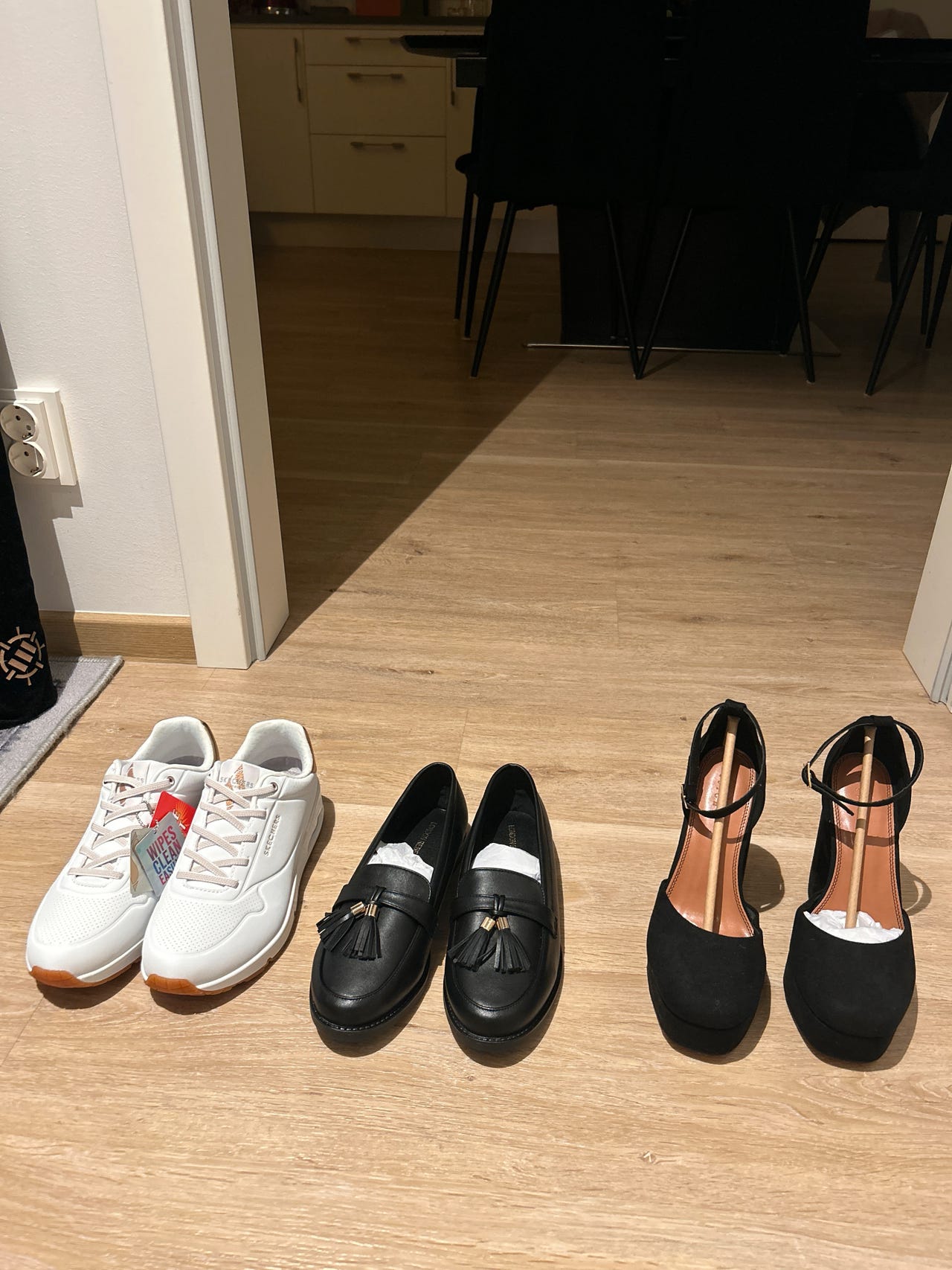 Selger flere par sko - grunnet størrelse | FINN-torget