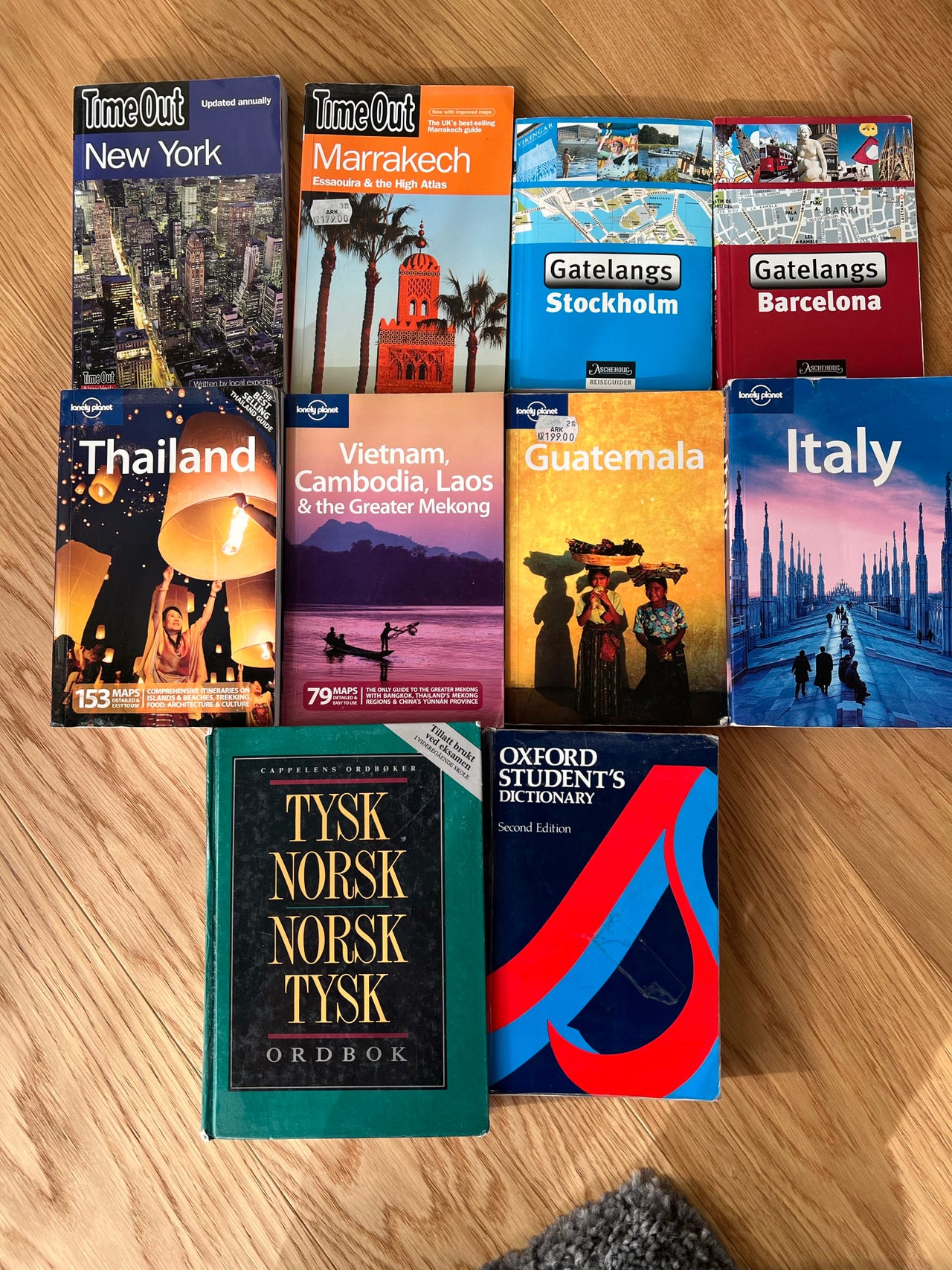 Reisebøker gis bort | FINN-torget