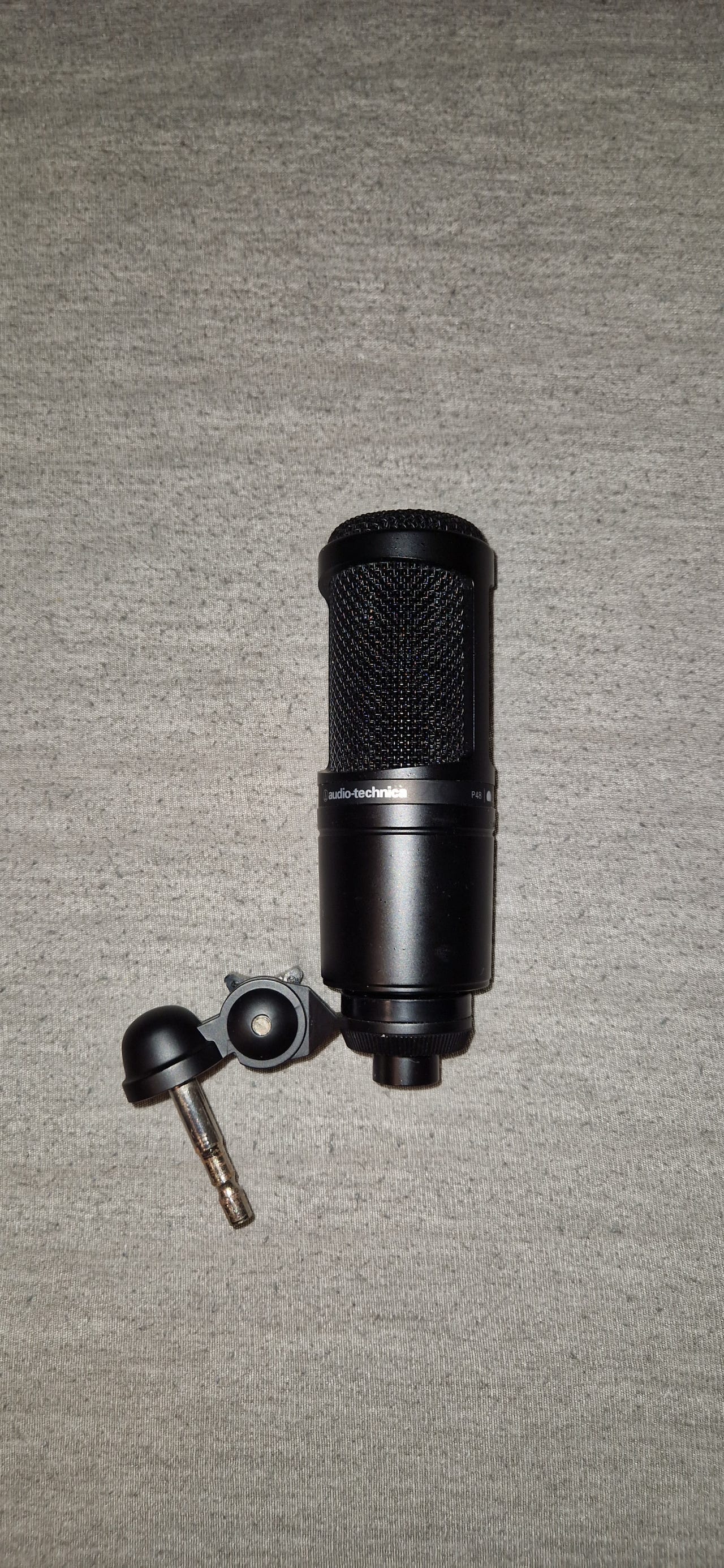 Mikrofon Audio-Technica AT2020, XLR-kabel, pantograf og sånt | FINN-torget