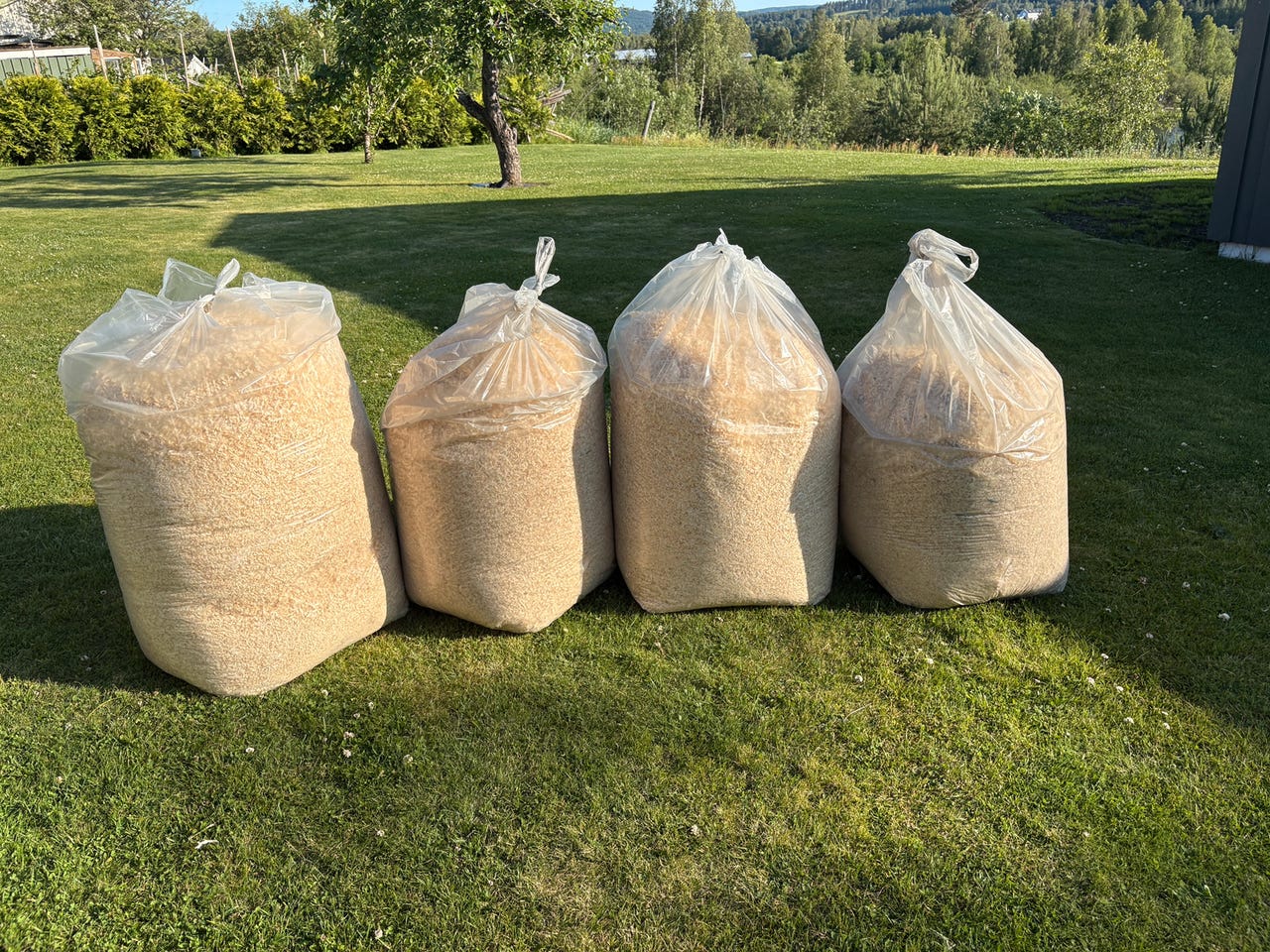 Strøflis / sagflis / burstrø (reservert) | FINN-torget