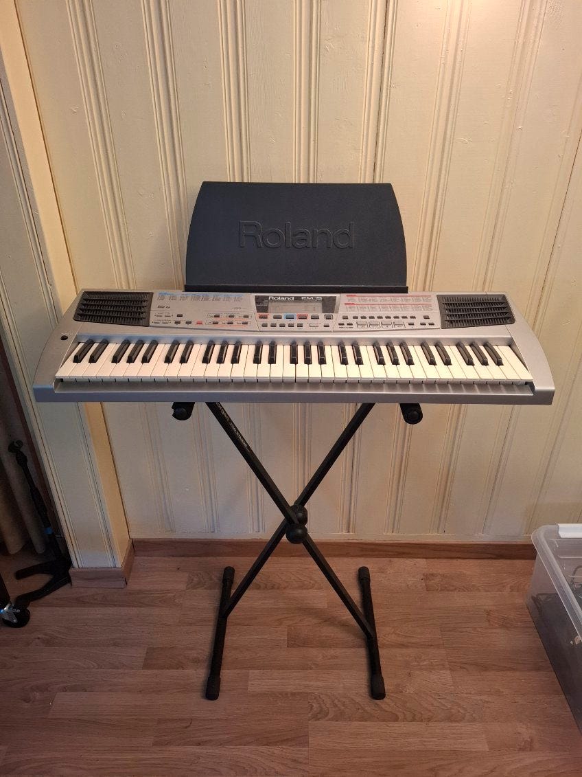 Roland Digitalt Keyboard EM-15 med stativ | FINN-torget