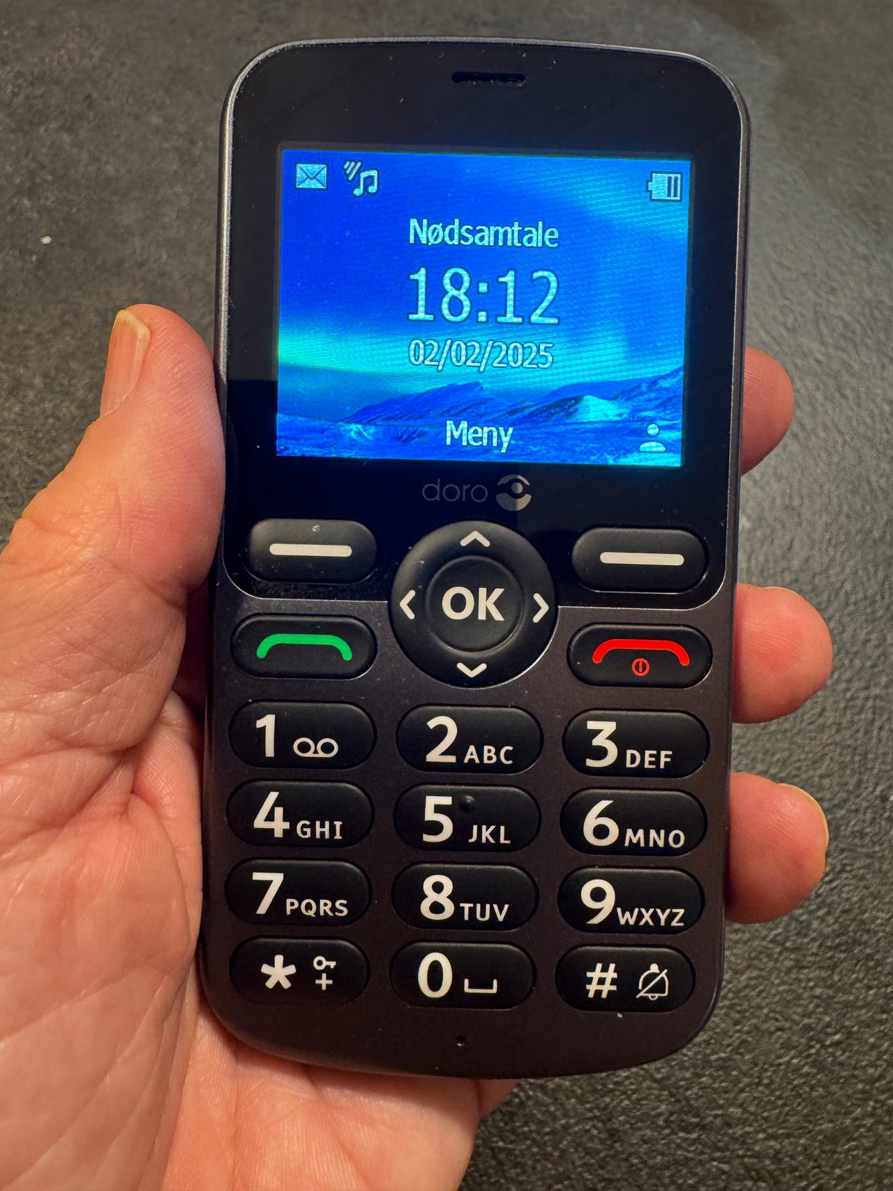 Doro 1362 - telefon med klar skjerm og store knapper for enkel ...
