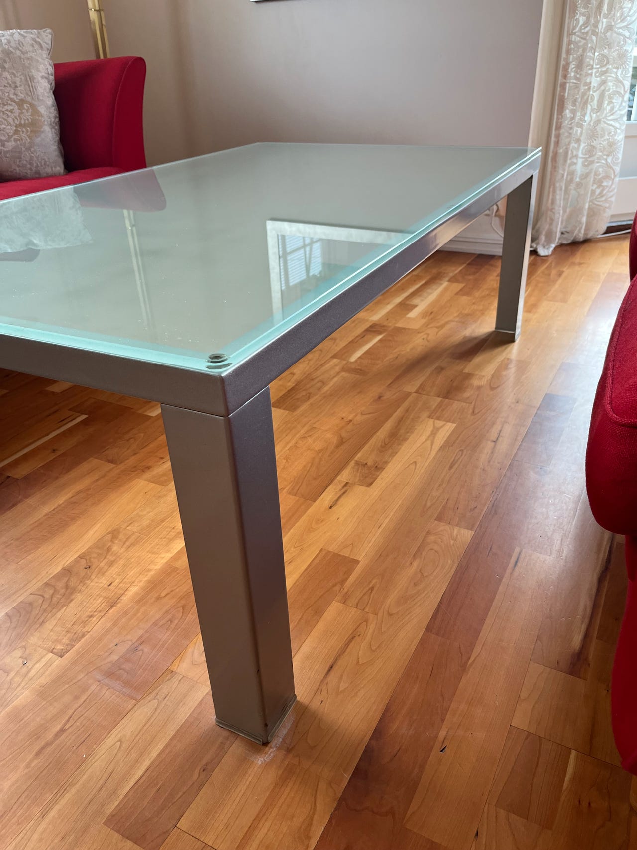 Salongbord - sofabord i frostet glass og matt metall-ramme | FINN-torget