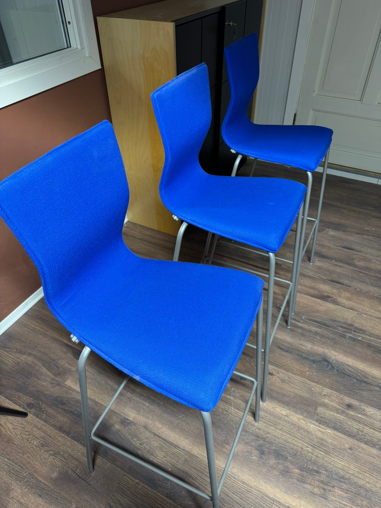 Tre barstoler kr. 300/stk eller 750kr for 3 stk | FINN-torget