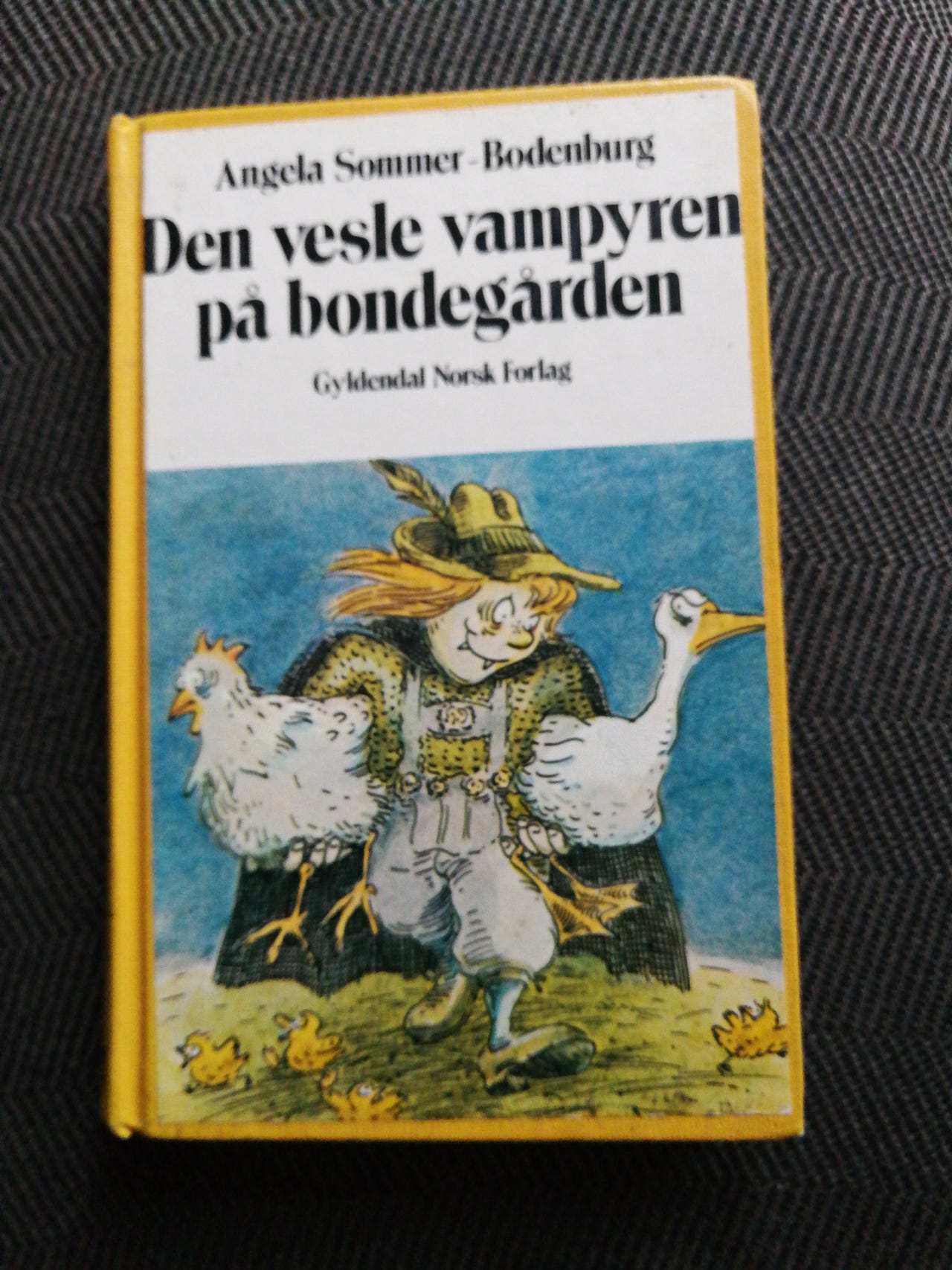 Angela Sommer-Bodenburg. Den vesle Vampyren på bondegården | FINN-torget
