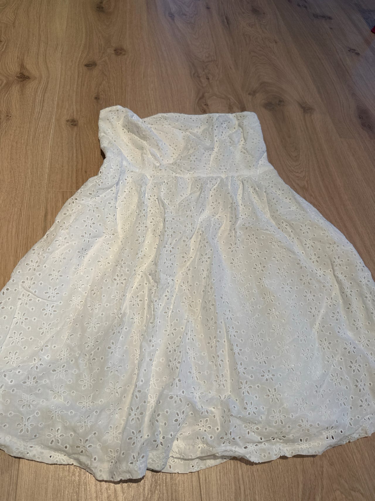 Kort hvit kjole | FINN-torget