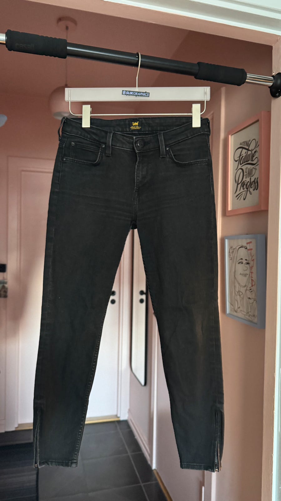 Lee Scarlett Cropped 29x31 | FINN-torget