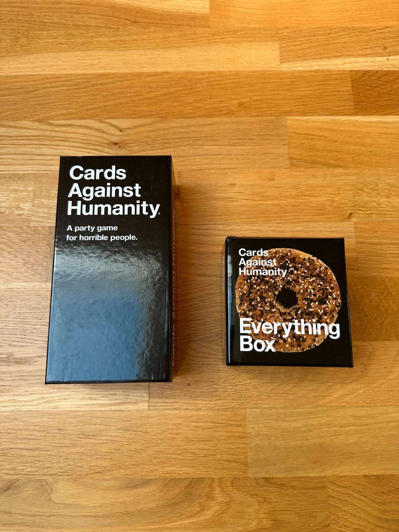 Cards Against Humanity - Starter Set + Everything Box | FINN-torget