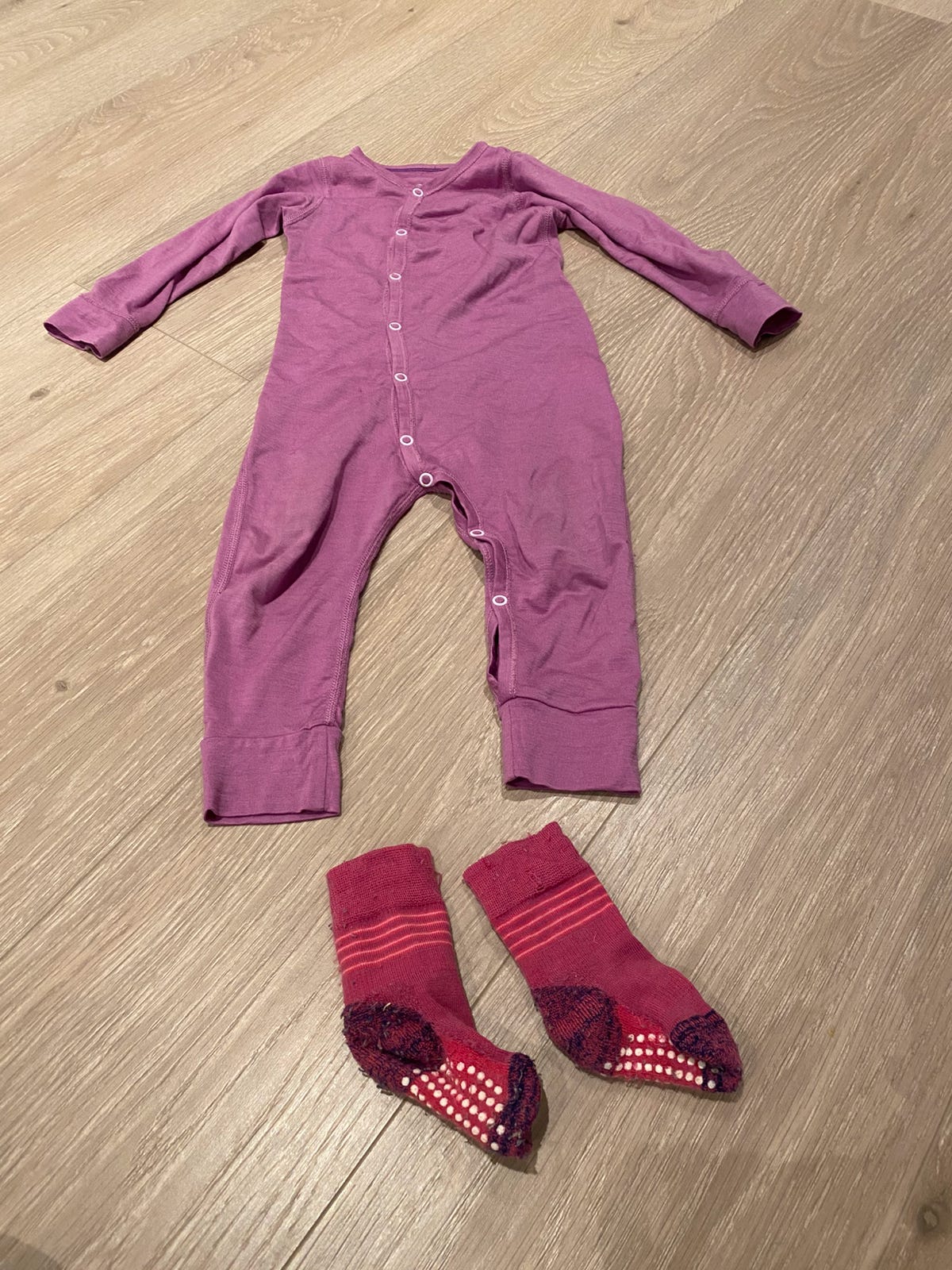 Devold ull nattdress og ullsokker | FINN-torget