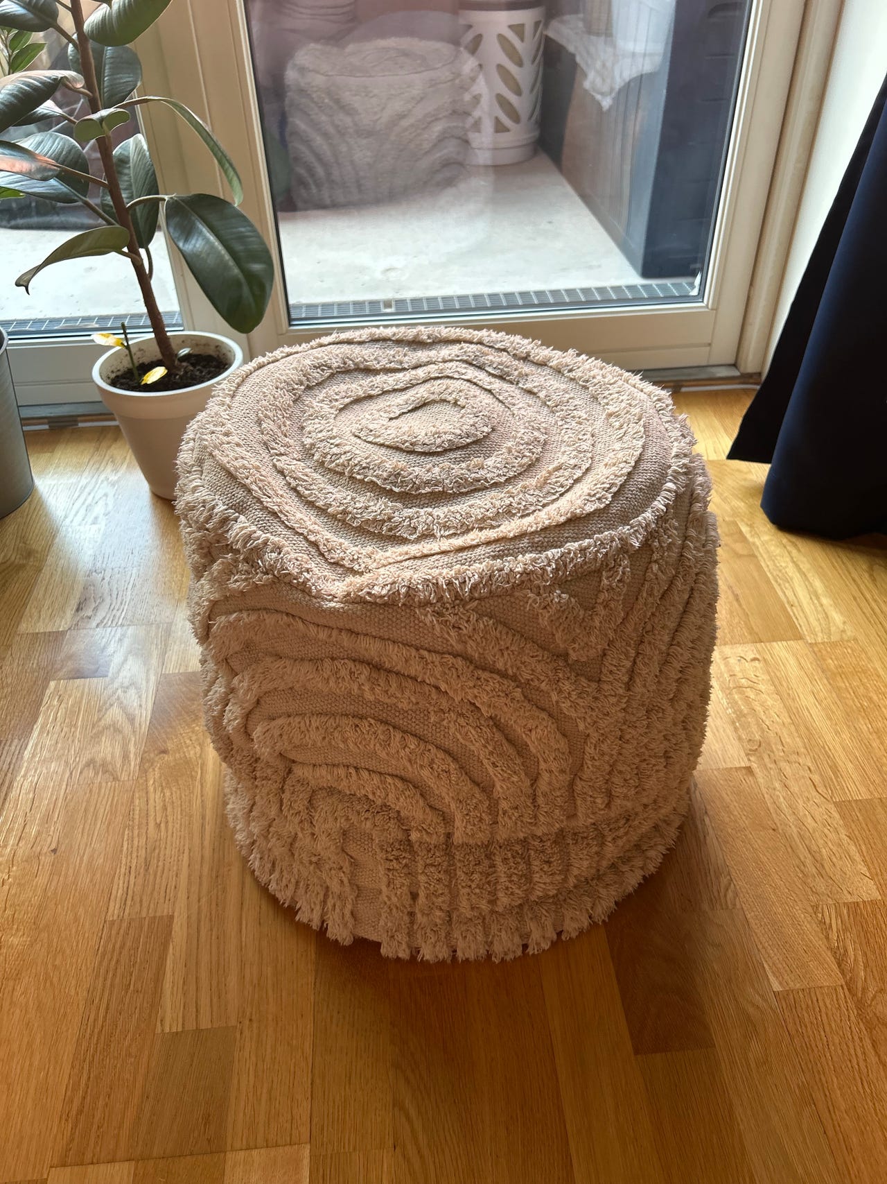 Beige puff | FINN-torget