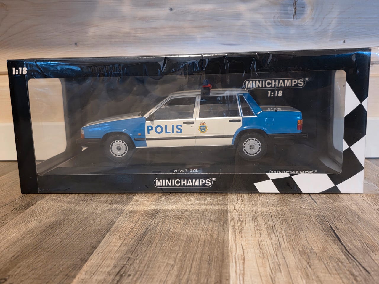 1986 Volvo 740 GL Polisbil i skala 1:18 | FINN-torget