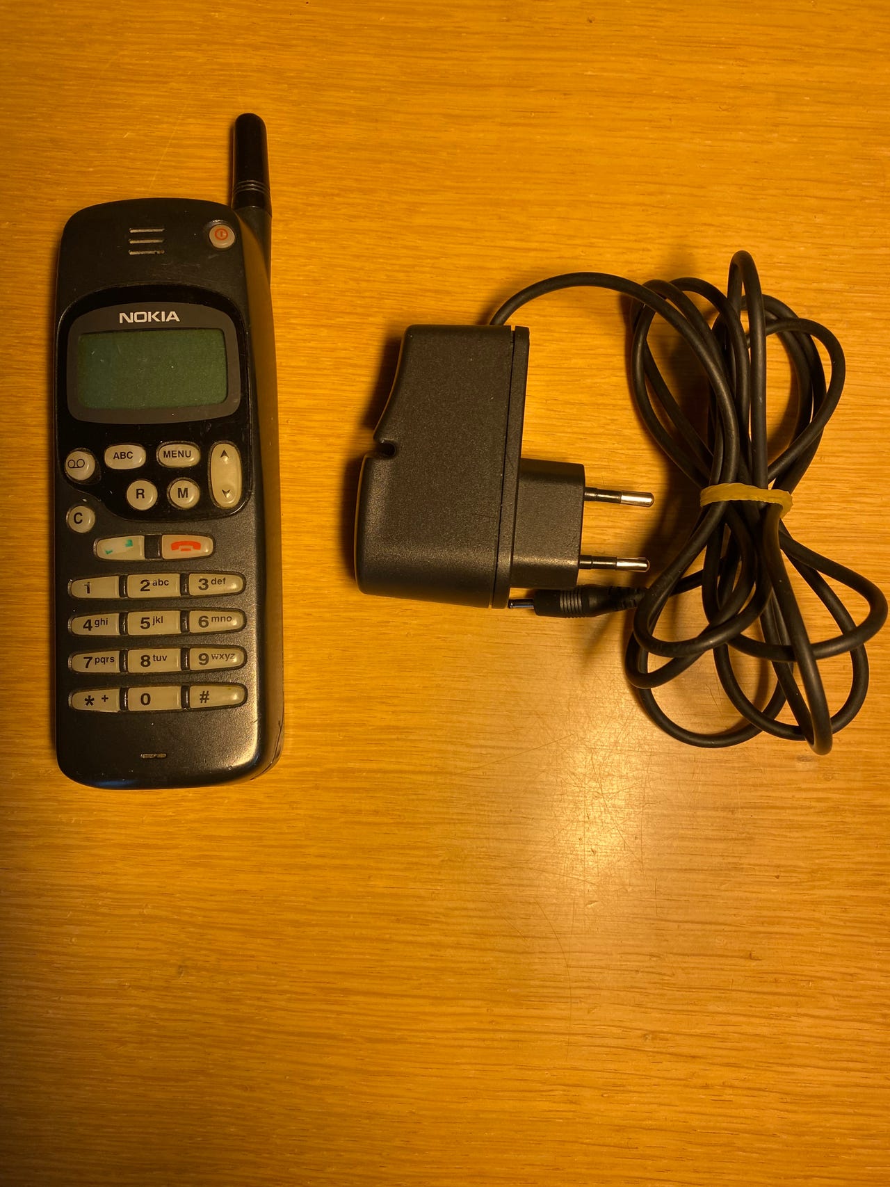 Nokia 1610 med lader selges. | FINN-torget