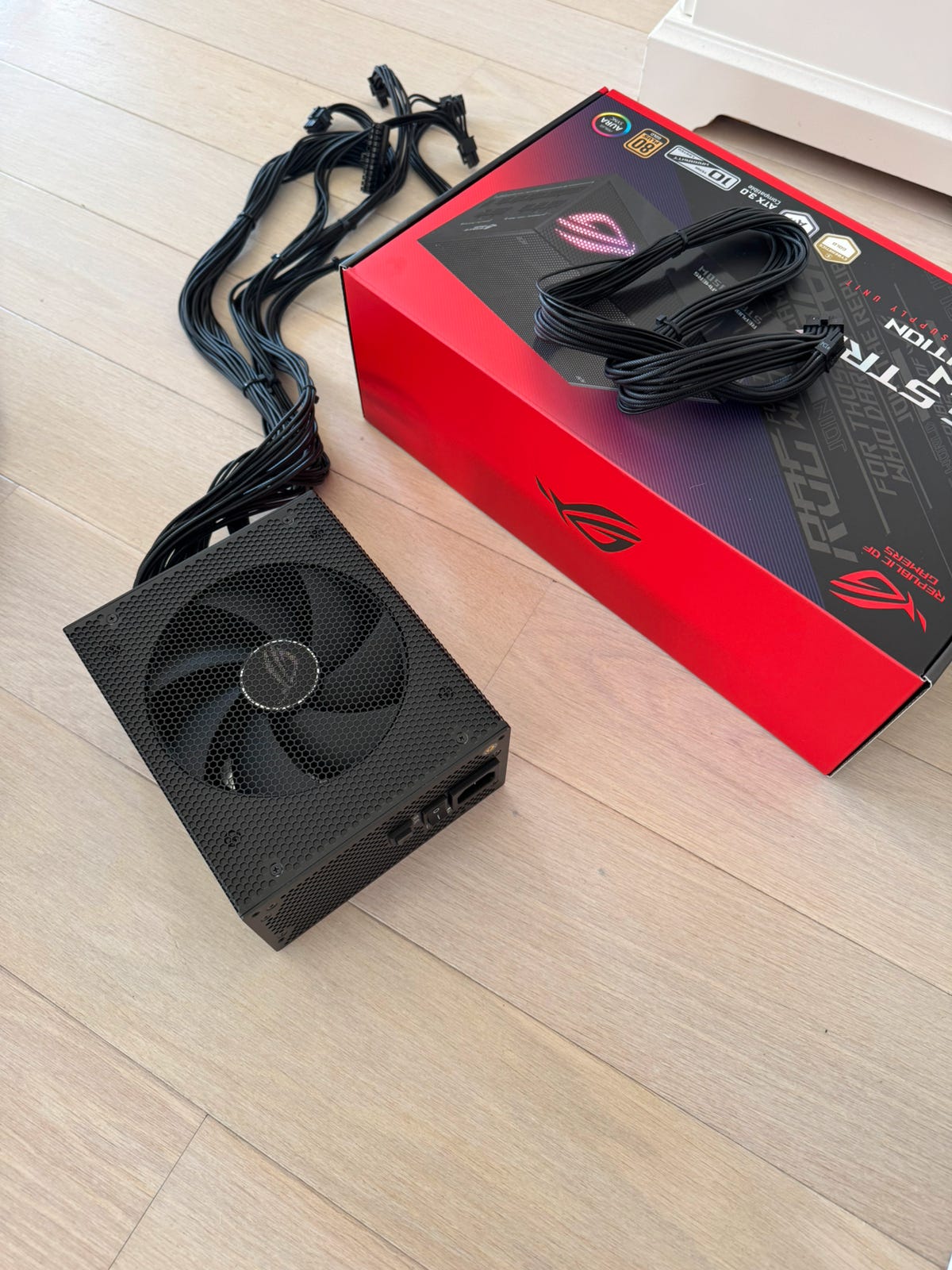 ASUS ROG STRIX 850W Gold Aura Edition PSU | FINN-torget