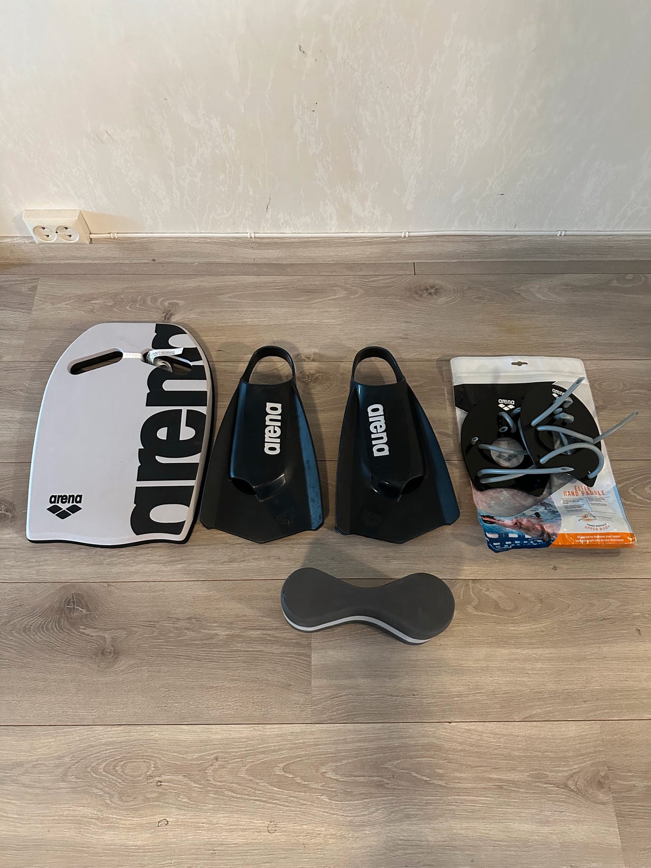 Arena Svømmepakke - Kickboard - Svømmeføtter - Hand Paddle - | FINN-torget