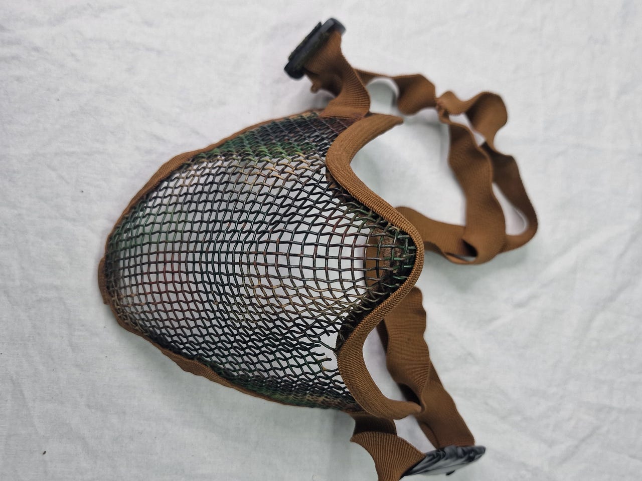 Facemask med gitter, Tan | FINN-torget