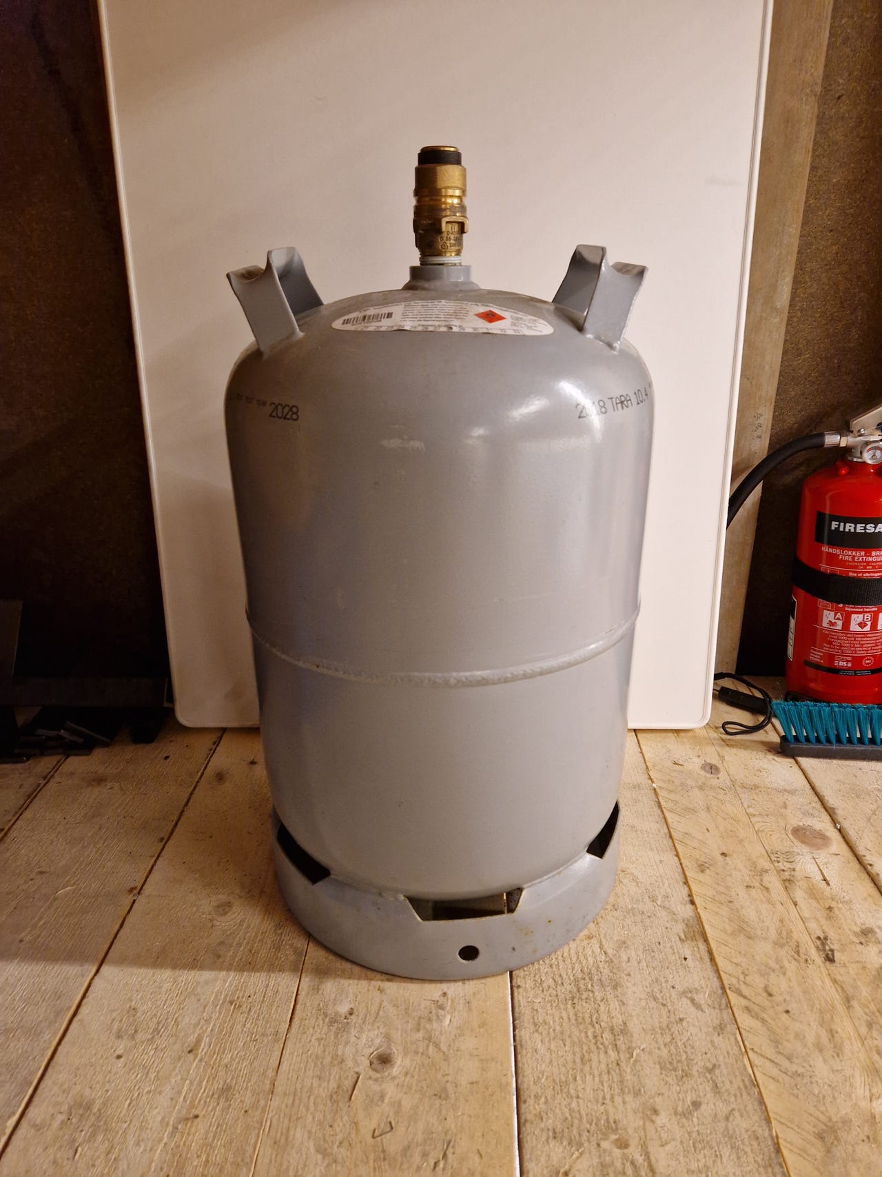 11 kg stål gassflaske, husholdningsventil | FINN-torget