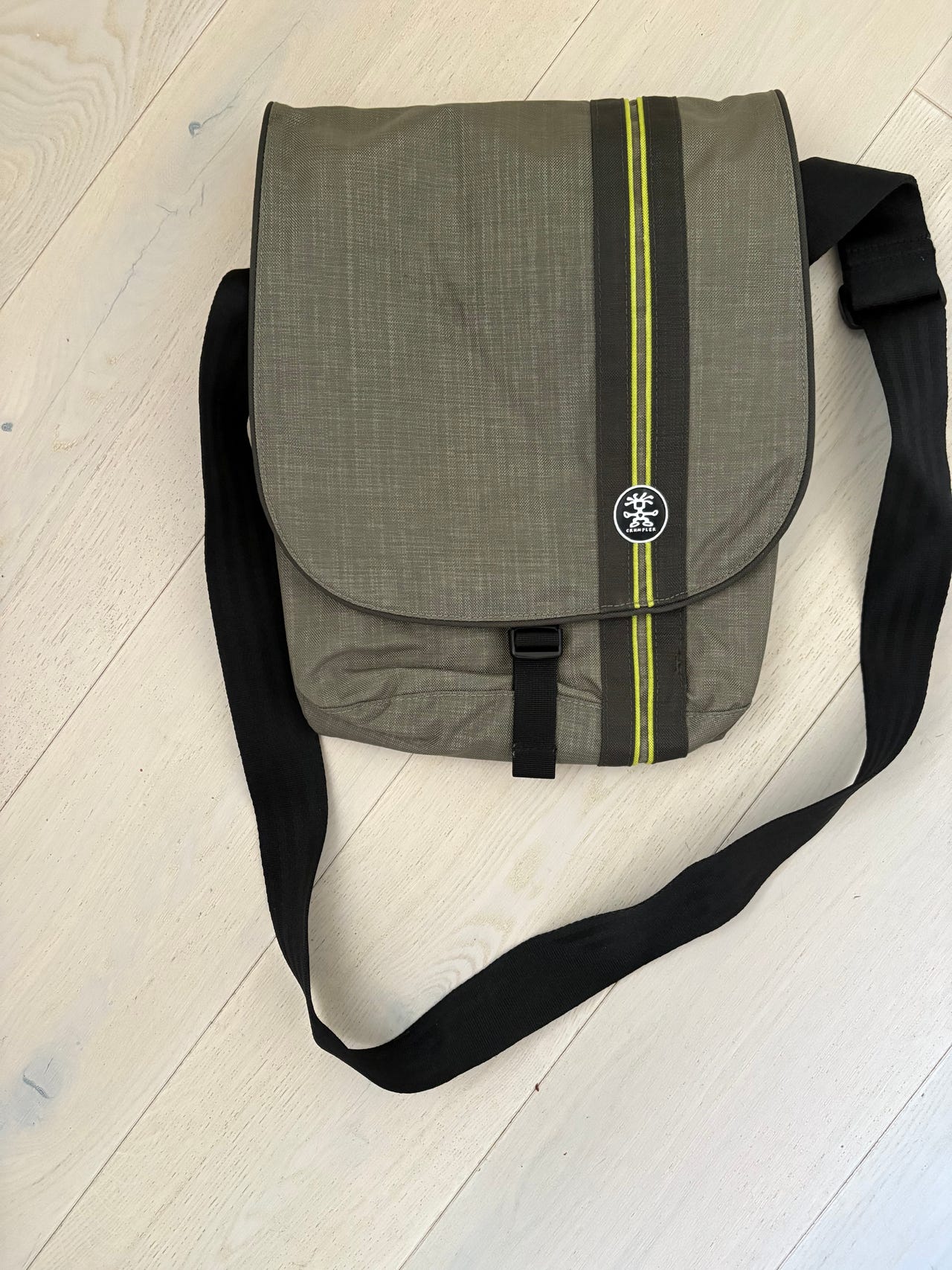 Crumpler laptop bag/skulderveske 13" | FINN-torget