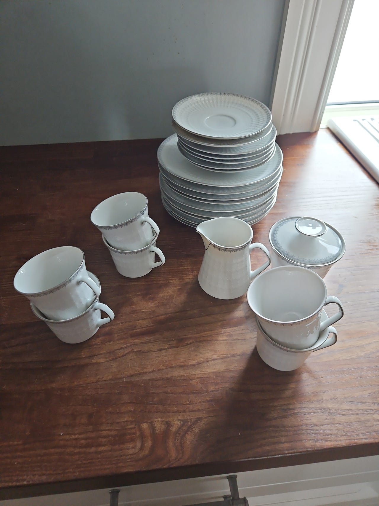 Servise gis bort. | FINN-torget