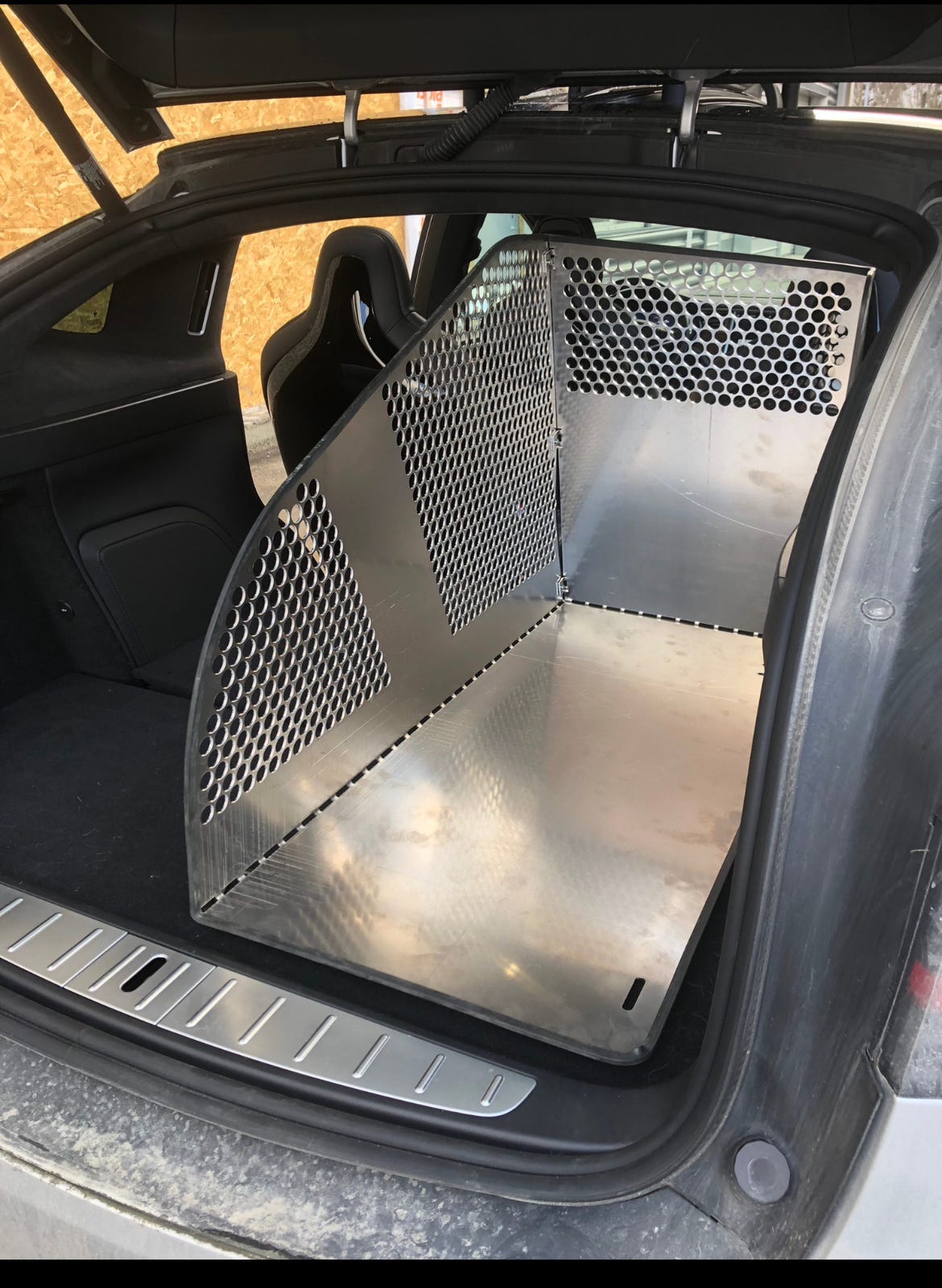 Hundebur Tesla model X | FINN-torget