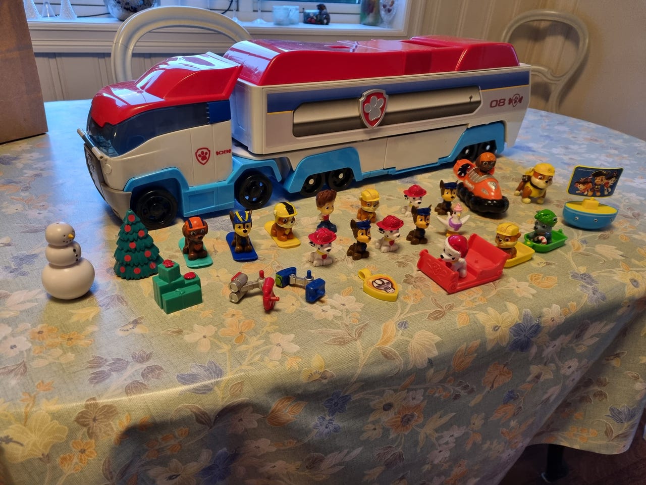 Stor Paw Patrol lastebil med figurer | FINN-torget
