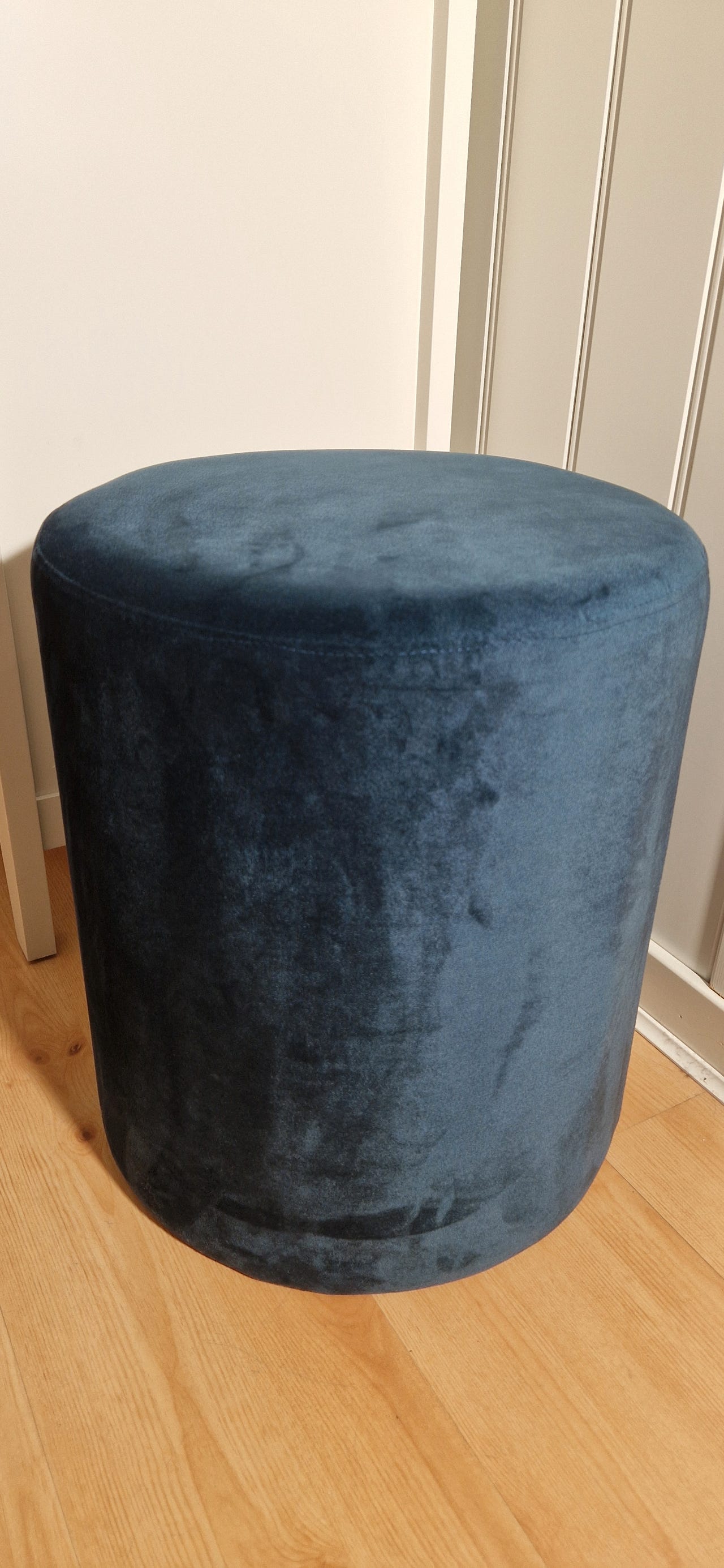 Nydelig puff i myk velour | FINN-torget