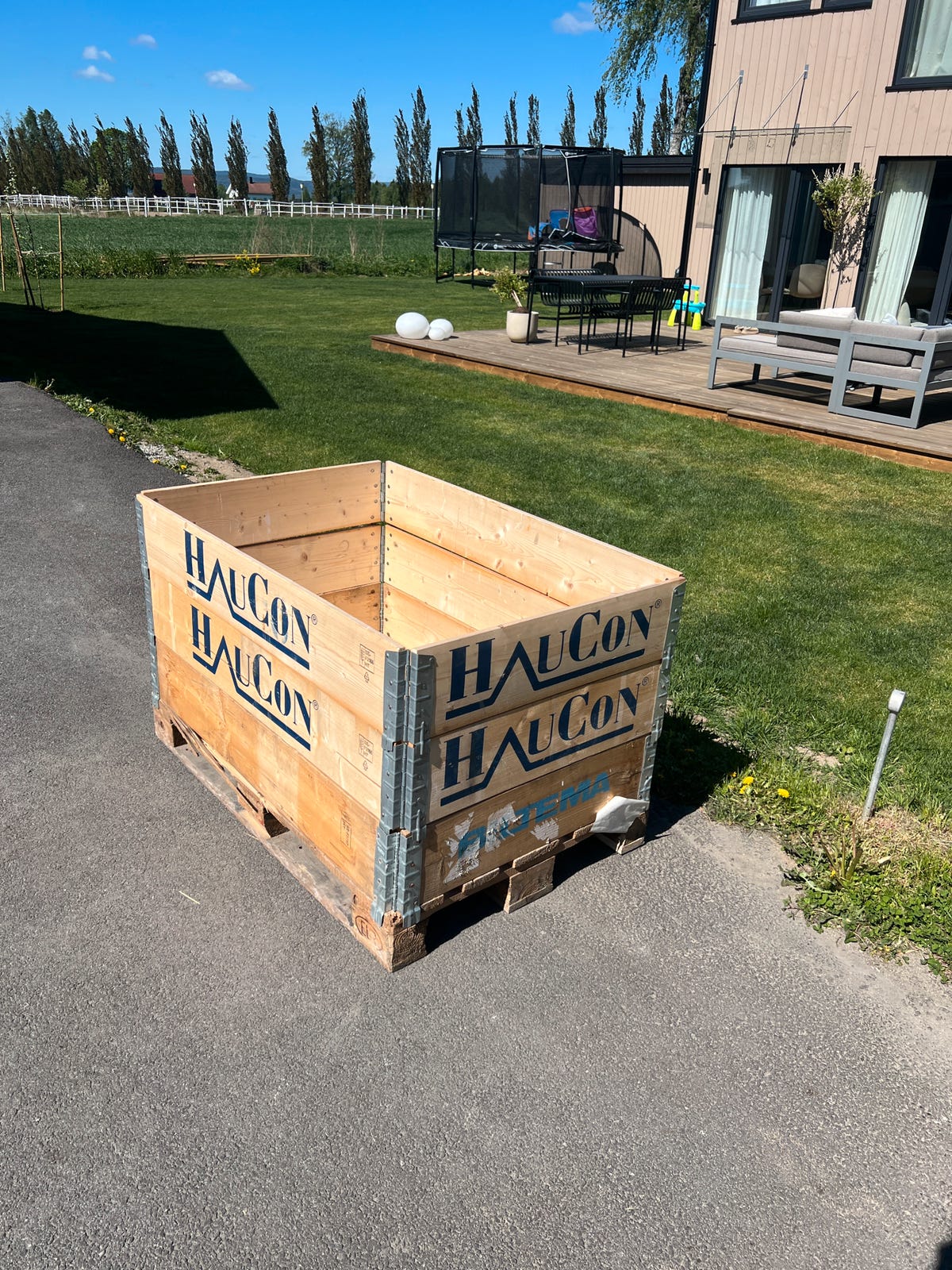 Europall med 3stk. pallekarmer gis bort | FINN-torget